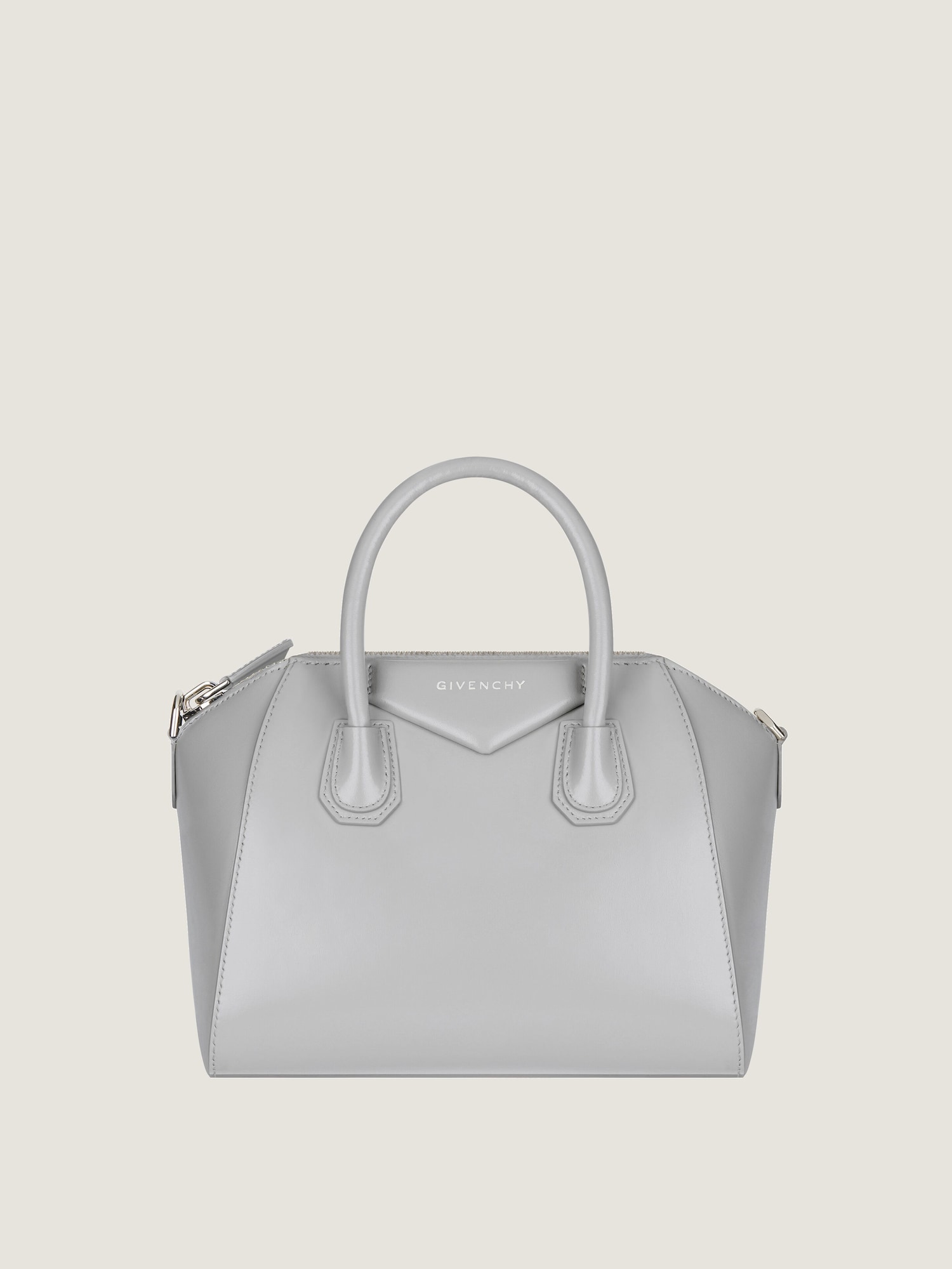 Small Antigona bag in Box leather | Givenchy CA | Givenchy