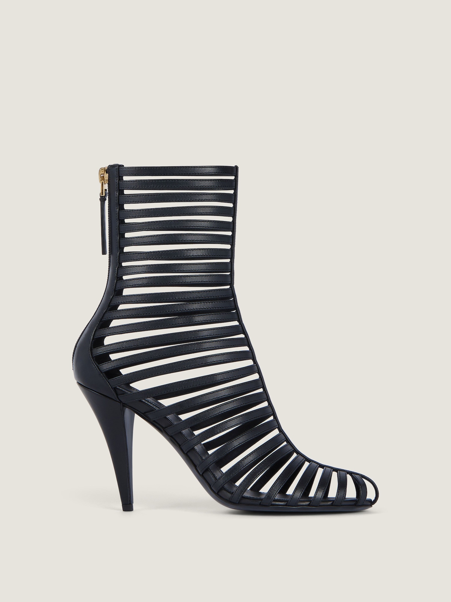 Cage ankle boots in leather in - black - BE605ME1J7-001 | Givenchy US