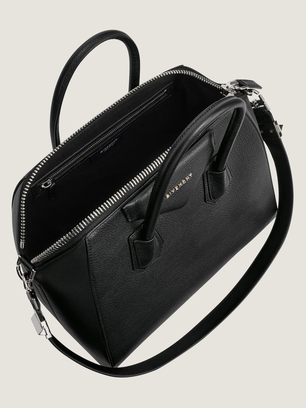 Medium Antigona bag in grained leather in - black - BB05118012-001 ...