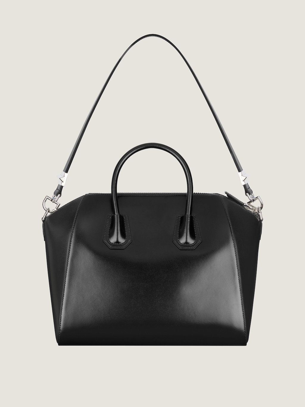 Medium Antigona bag in Box leather | Givenchy CA | Givenchy