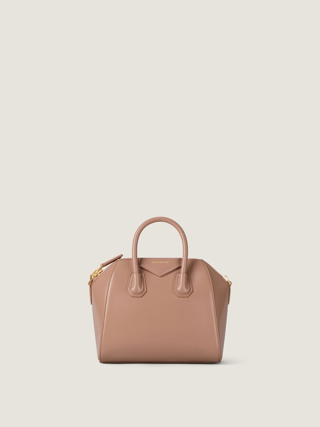 Antigona | Givenchy Lines | GIVENCHY Paris | Givenchy