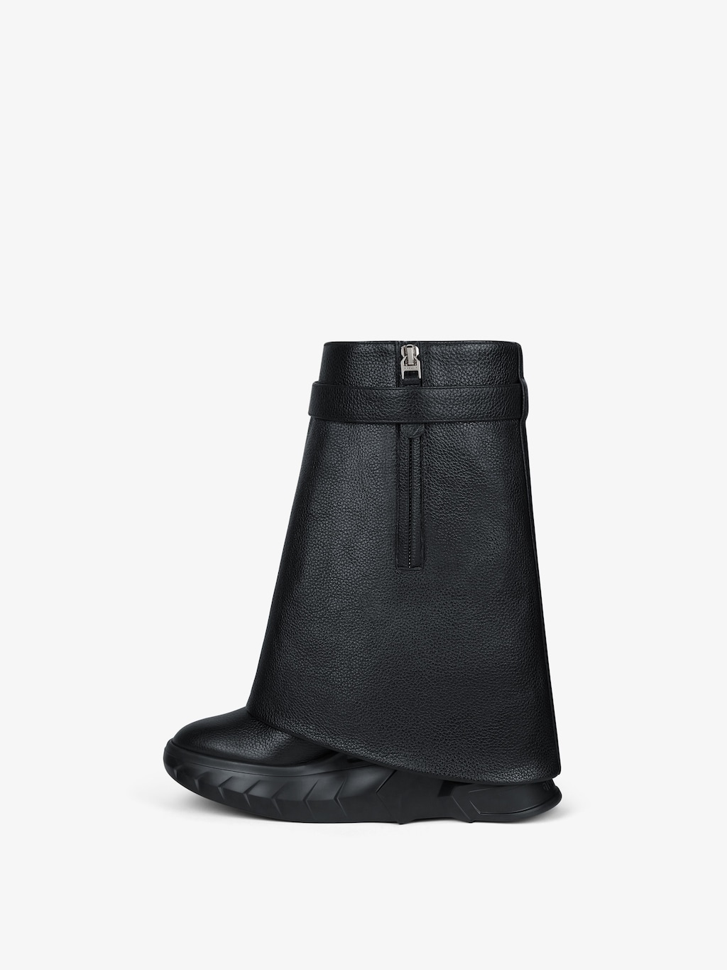 Shark Lock Biker ankle boots in grained leather in - black | Givenchy US