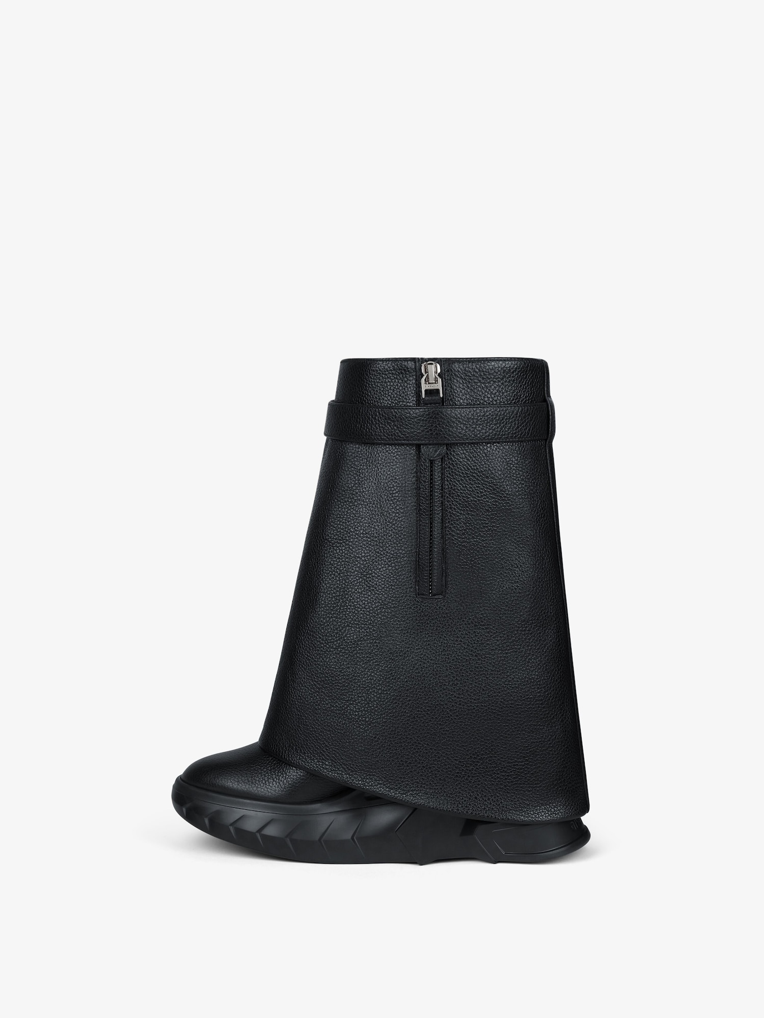 Shark Lock Biker ankle boots in grained leather in - black | Givenchy US